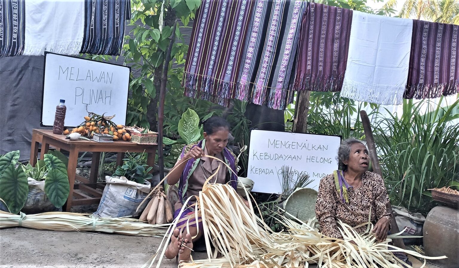 Tenun Helong Melawan Punah | Bangun Indonesia